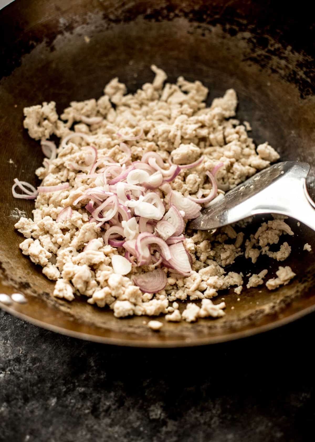 Laab (Thai Minced Chicken Salad)