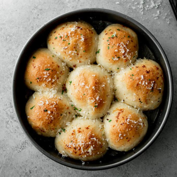 Garlic Butter and Parmesan Dinner Rolls - Inquiring Chef