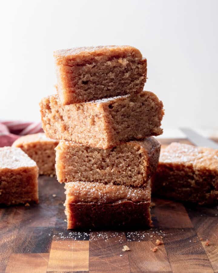 6 Quick and Easy Snacking Cakes To Make Tonight